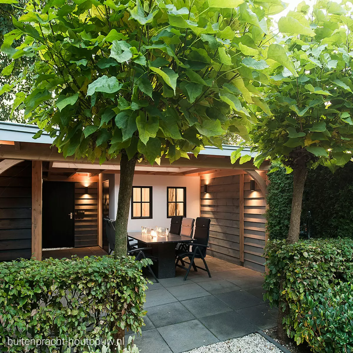 Kelvin Up & Down Schwarz mit Tag / Nacht Sensor | Nostalux.de